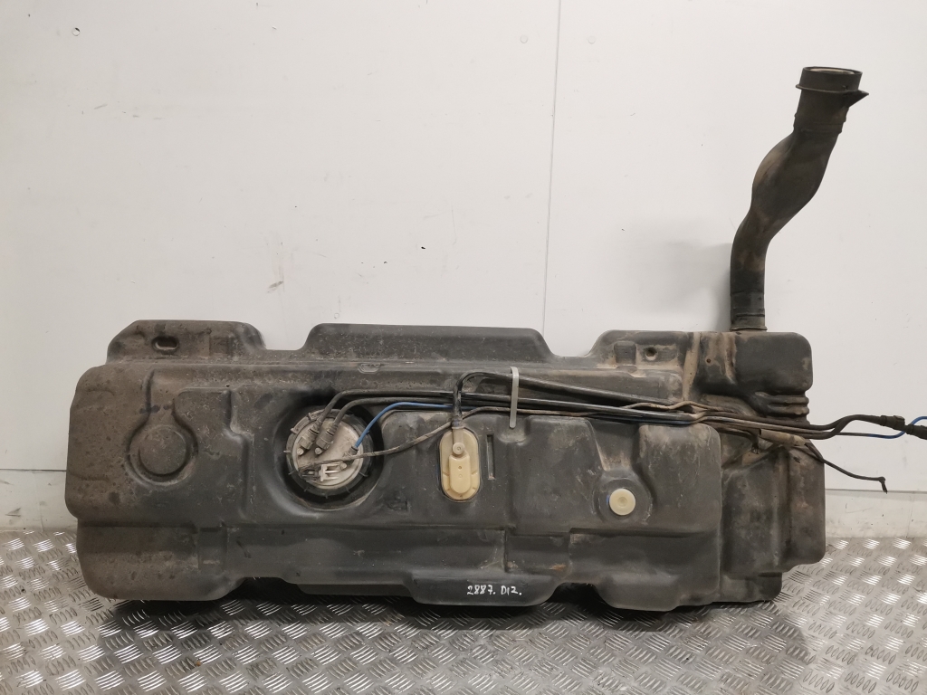 Used Mercedes Benz Vito Fuel tank and its parts