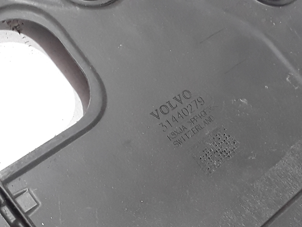 Used VOLVO V40 Front underbody protection 31440279