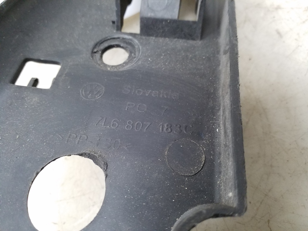 Used Volkswagen Touareg Front bumper bracket 7L6807183C