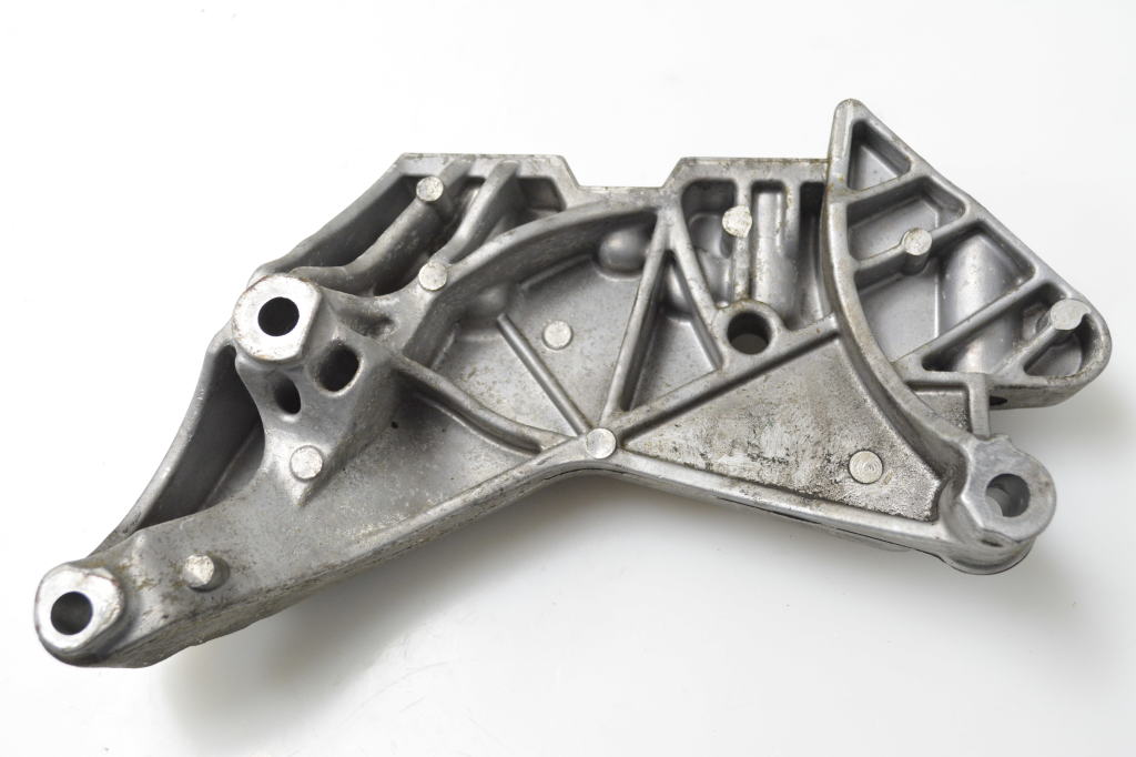 Naudotas Volkswagen Golf Variklio laikiklis 06J199207P