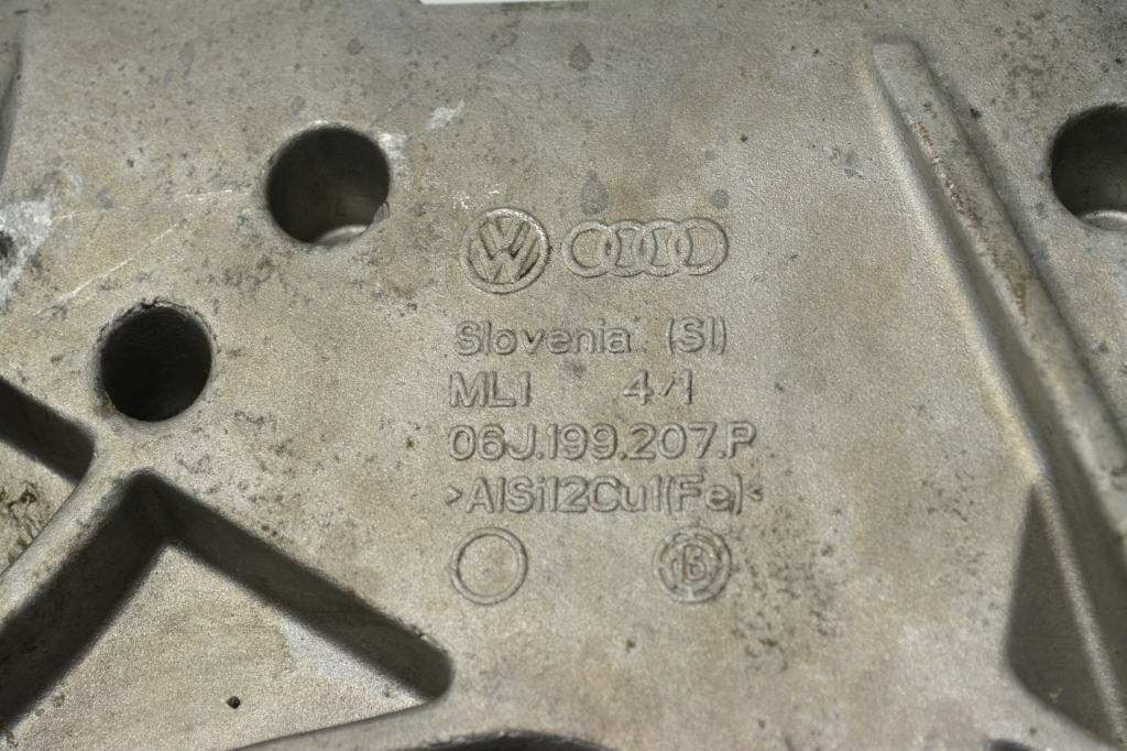 Naudotas Volkswagen Golf Variklio laikiklis 06J199207P