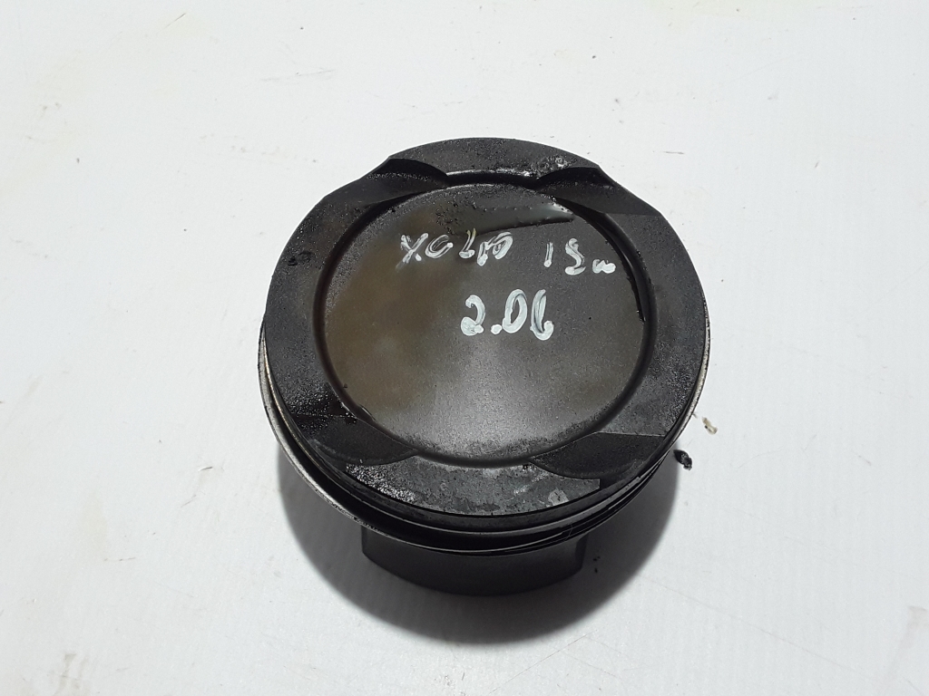 Naudotas VOLVO XC40 Stumoklis ir jo detalės 32213692