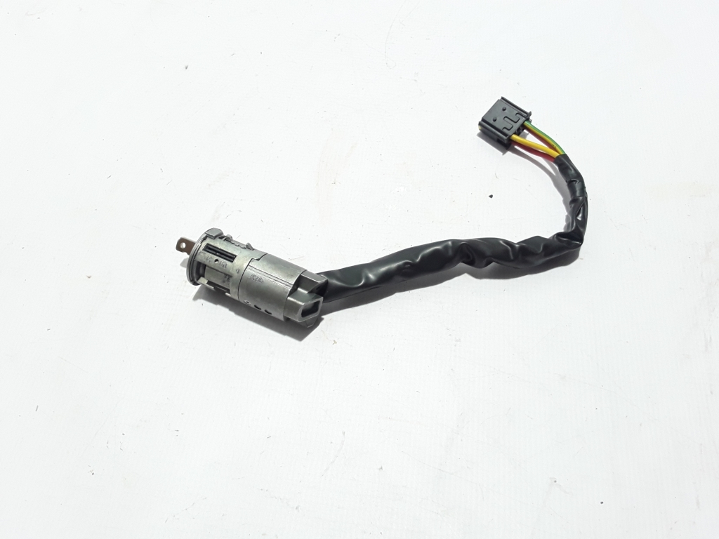 Used Dacia Duster Ignition switch 6001546809