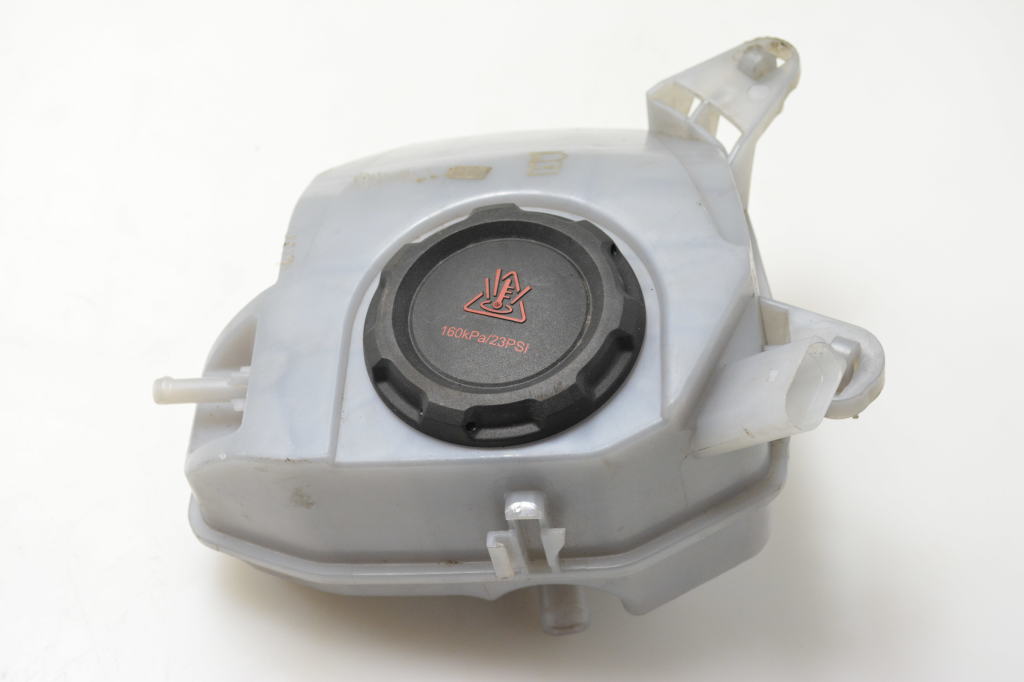 Used AUDI A1 Tank for coolant 2Q0121407B