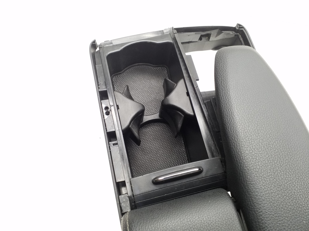 Used Mercedes Benz E-Class Interior console A2046801339