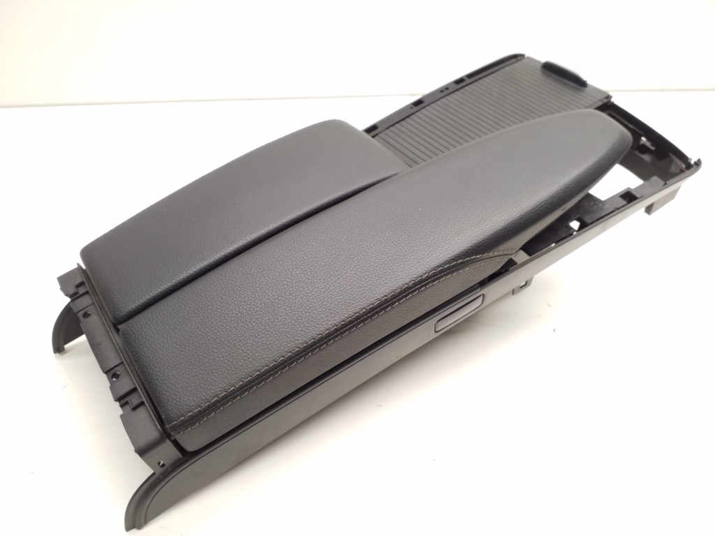 Used Mercedes Benz E-Class Interior console A2046801339