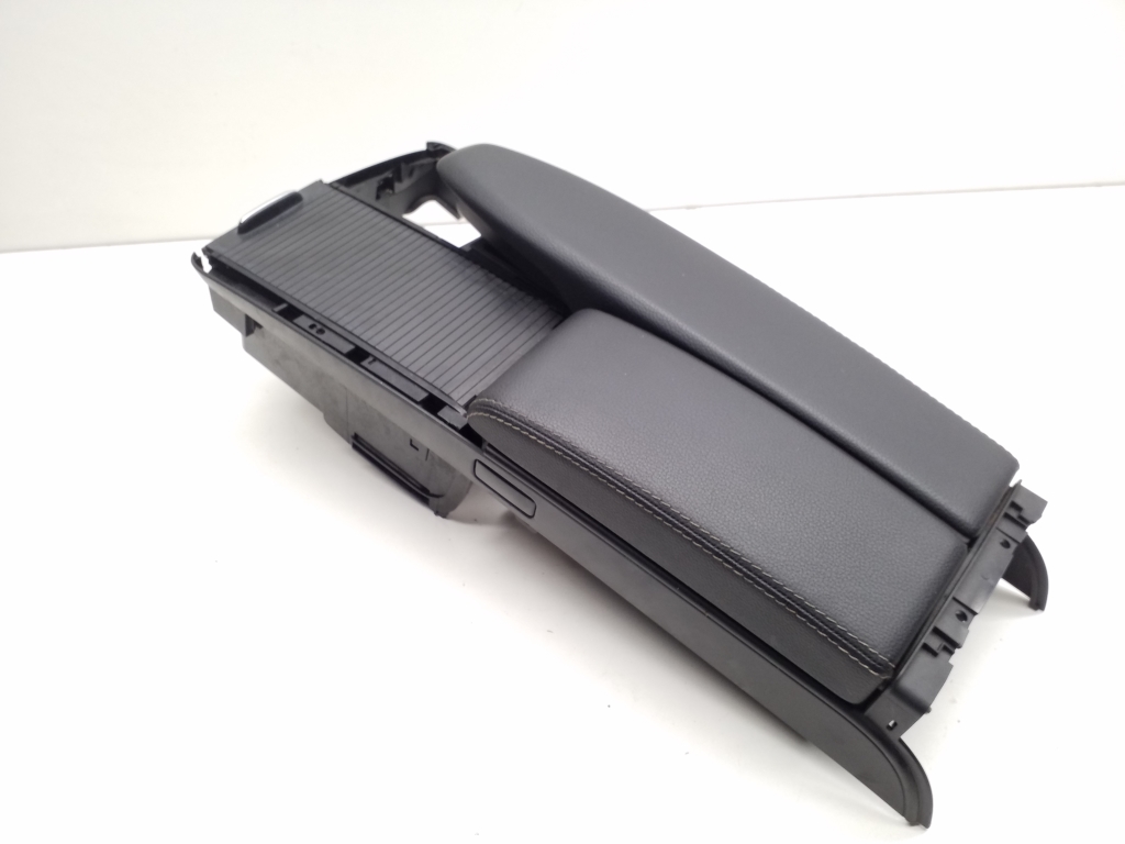 Used Mercedes Benz E-Class Interior console A2046801339