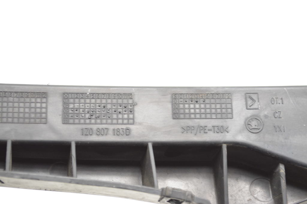 Used Skoda Octavia Front bumper bracket 1Z0807183D