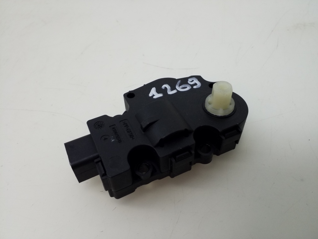 Used Mercedes Benz C-Class Interior shoulder valve motor A2218200042