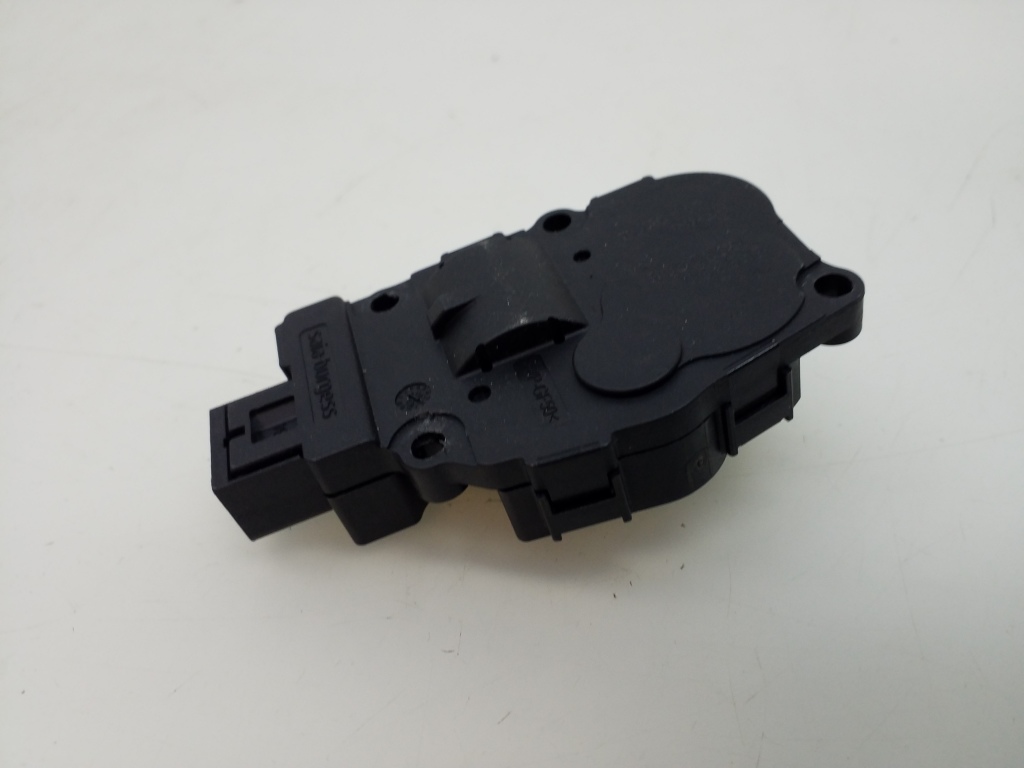 Used Mercedes Benz C-Class Interior shoulder valve motor A2218200042