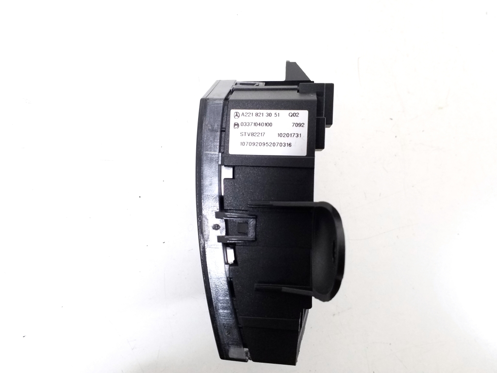 Used Mercedes Benz S-Class Door lock unlock switch A2218213051
