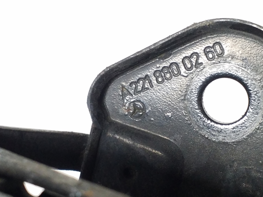 Naudotas Mercedes Benz CL-Class Variklio gaubto kita detalė A2218800260