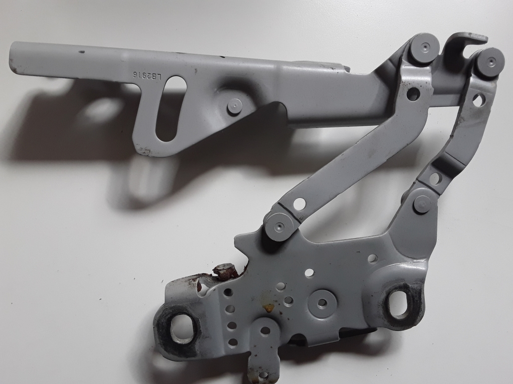 Used BMW 1 SERIES Engine cover hinge 13989610