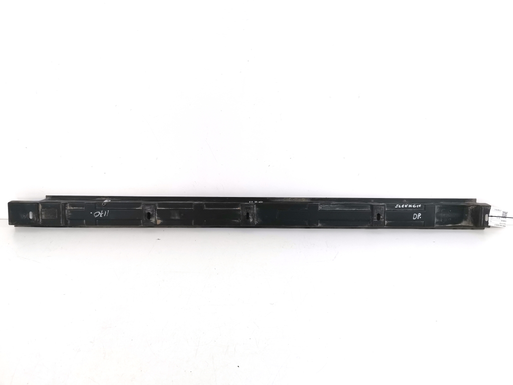 Naudotas Mercedes Benz ML-Class Slenksčio kita detalė A1646981030