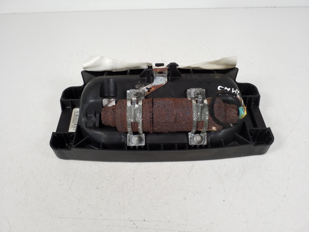 Naudotas Mercedes Benz CLA-Class Oro pagalvė keleivio panelės A1768600002