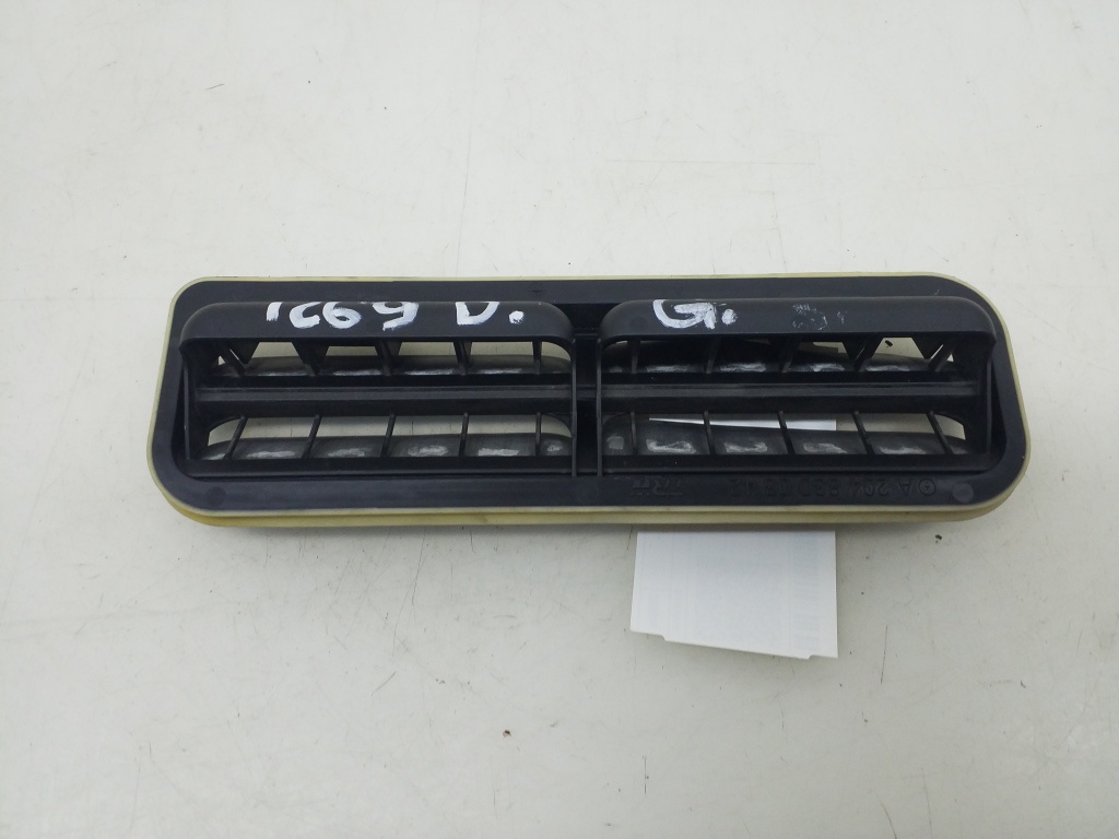 Used Mercedes Benz C-Class Rear wing ventilation grille A2048300342