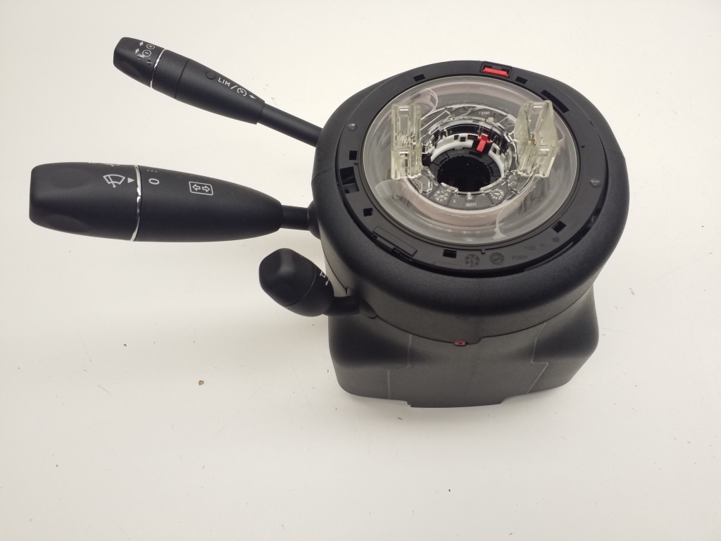 Used Mercedes Benz E-Class Switch and its parts A2129007702