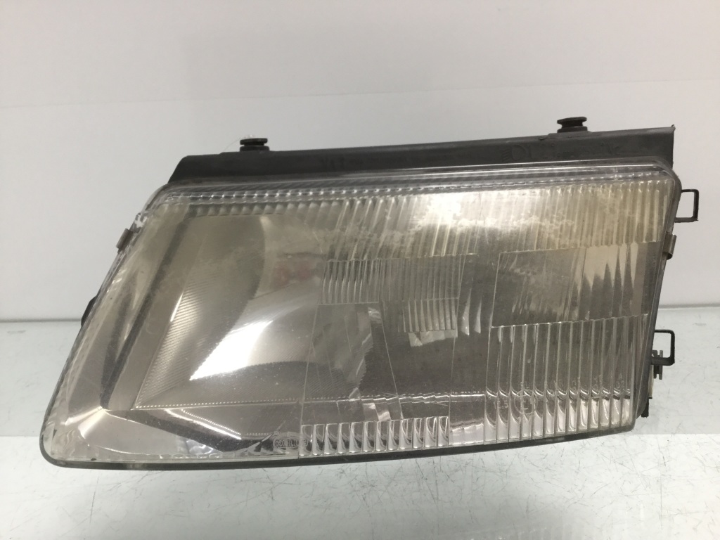 Used Volkswagen Passat Headlights 14742500