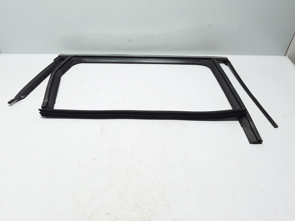 Used RENAULT Scenic Rear side door strip to glass outer 823302540R