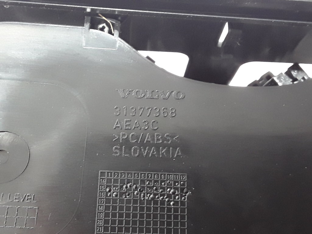 Naudotas VOLVO XC90 Puodelio laikiklis 31377368