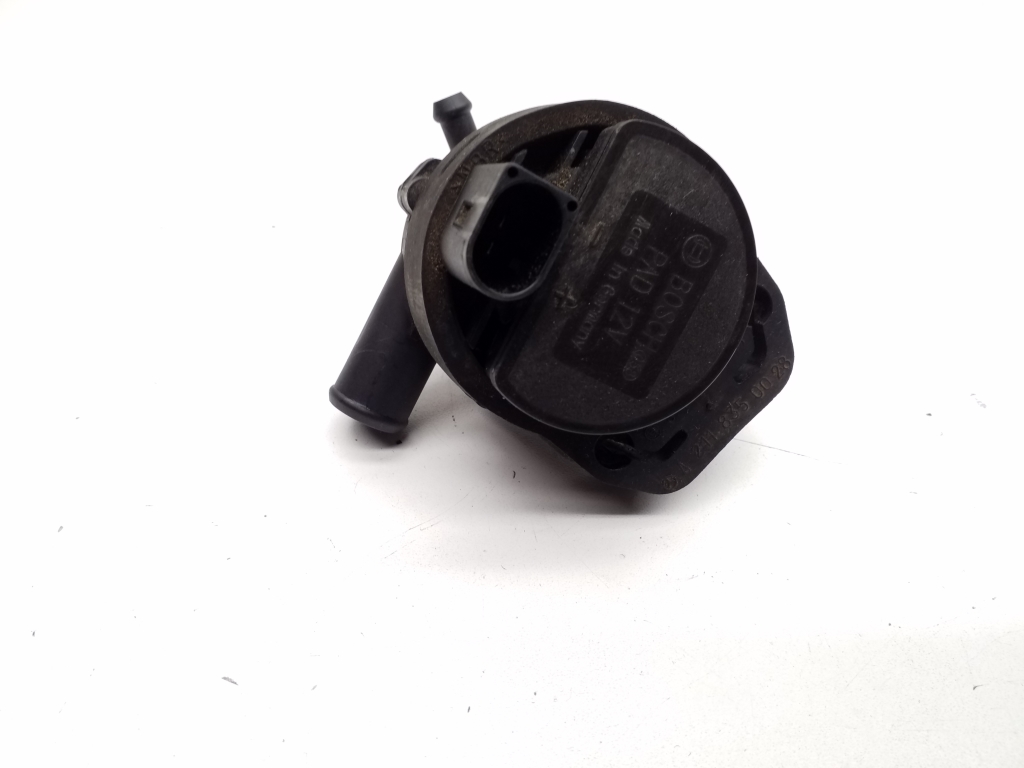 Used Mercedes Benz E-Class Circulation pump a2118350028