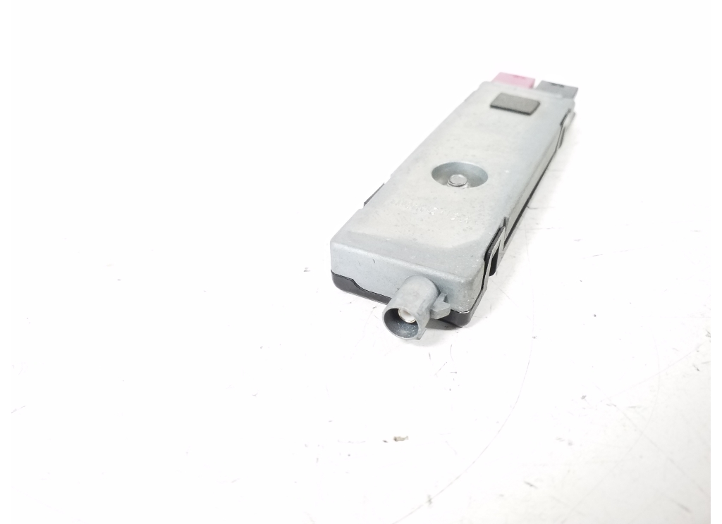 Naudotas Mercedes Benz E-Class Antenos stiprintuvas A2048200189