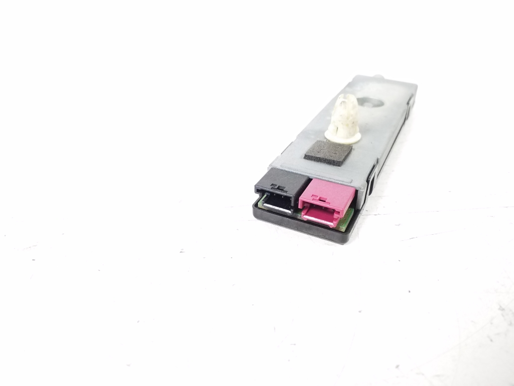 Used Mercedes Benz E-Class Antenna amplifier A2048200089