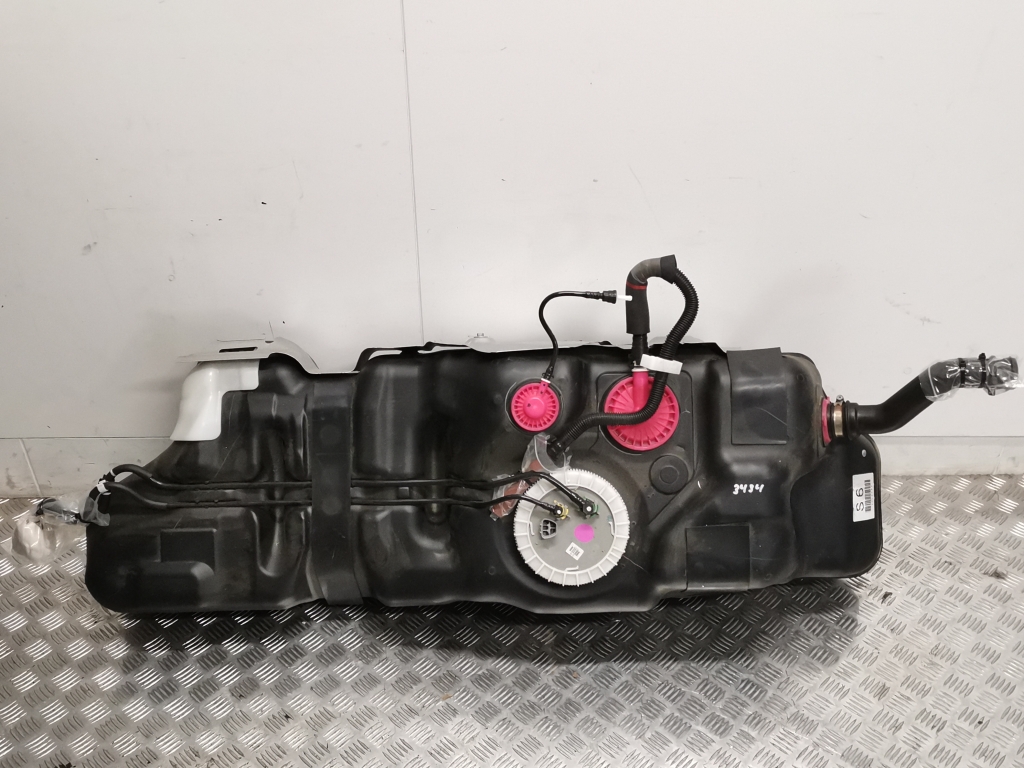 Used TOYOTA Land Cruiser Fuel tank and its parts