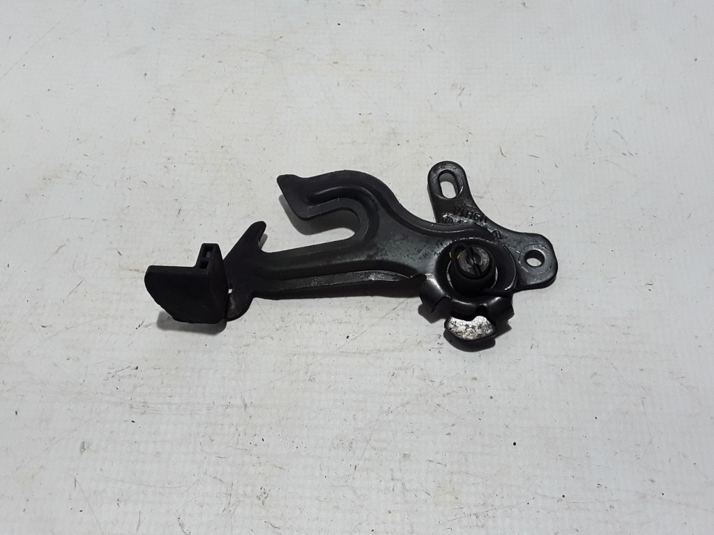 Naudotas VOLVO V40 Variklio gaubto atidarymo rankenėlė ant gaubto 31425791