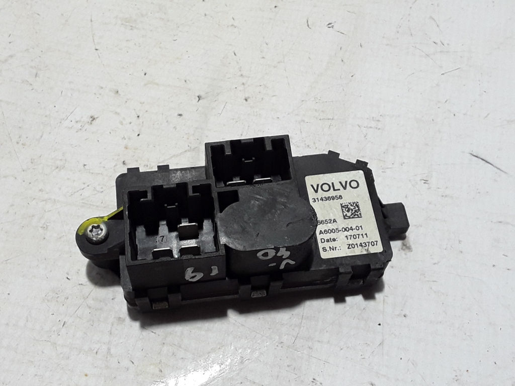 Naudotas VOLVO V40 Rėlė 31436958