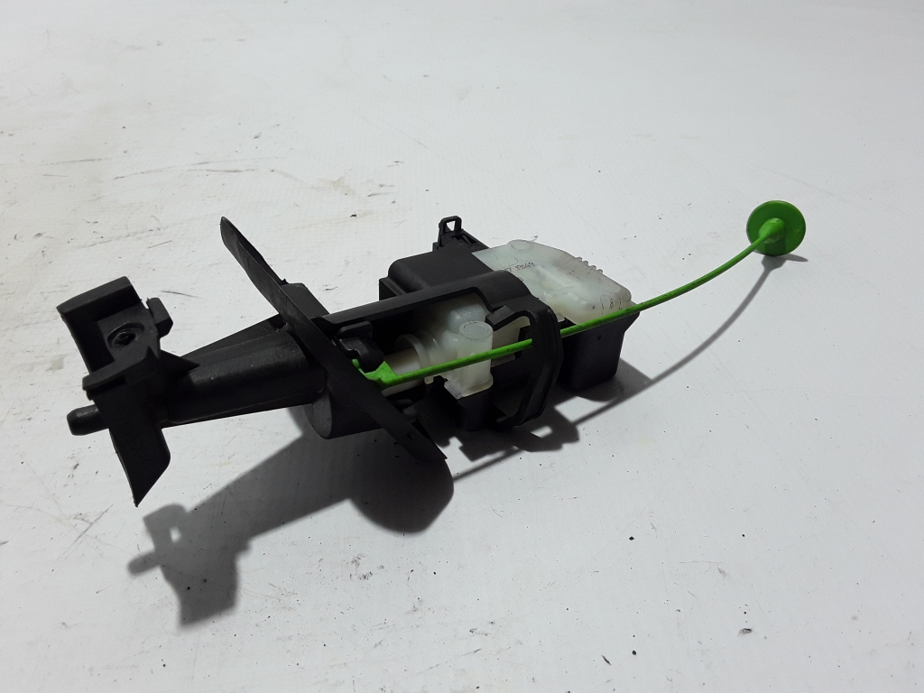 Used VOLVO V40 Fuel filler cap lock 32260461