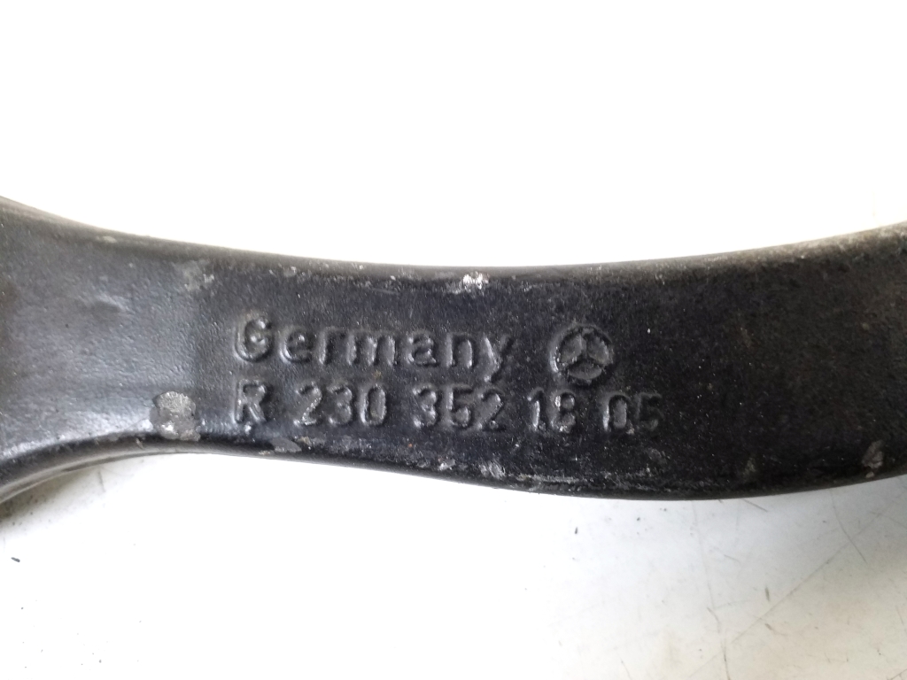 Used Mercedes Benz E-Class The rear axle pulled A2303503506