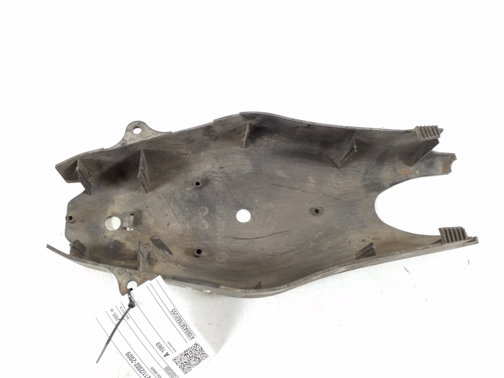 Naudotas Mercedes Benz E-Class Galinio tilto kita detalė A2113520388