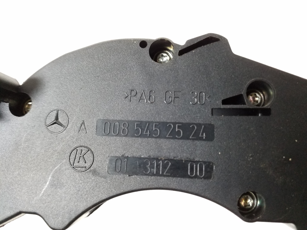 Used Mercedes Benz E-Class Switch for cruise control A0085452524