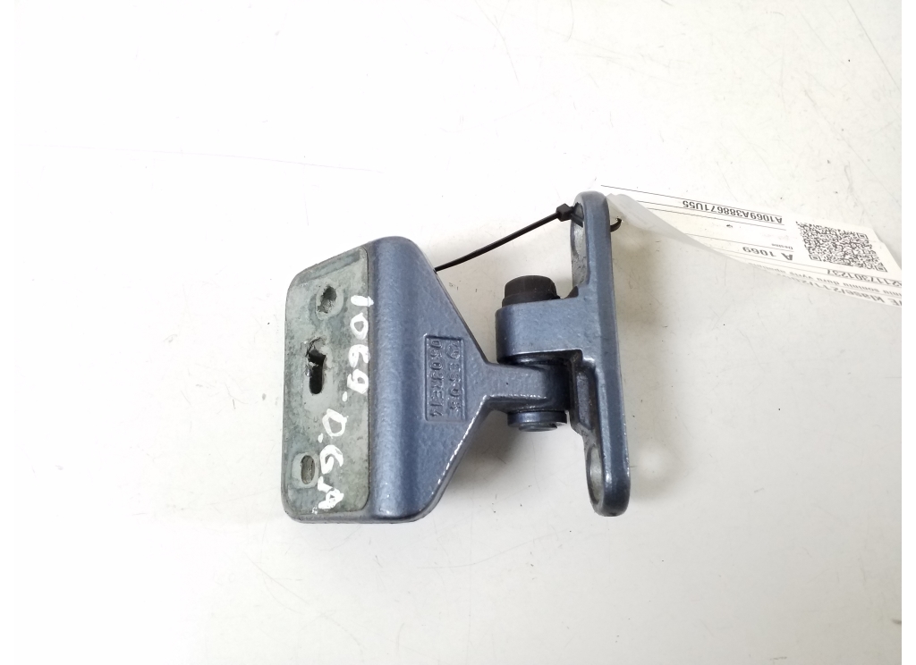Used Mercedes Benz E-Class Rear side door hinge lower A2117301237