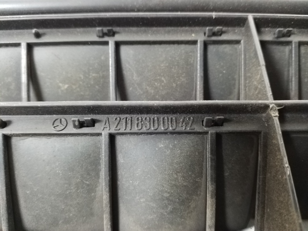 Used Mercedes Benz E-Class Rear wing ventilation grille A2118300042