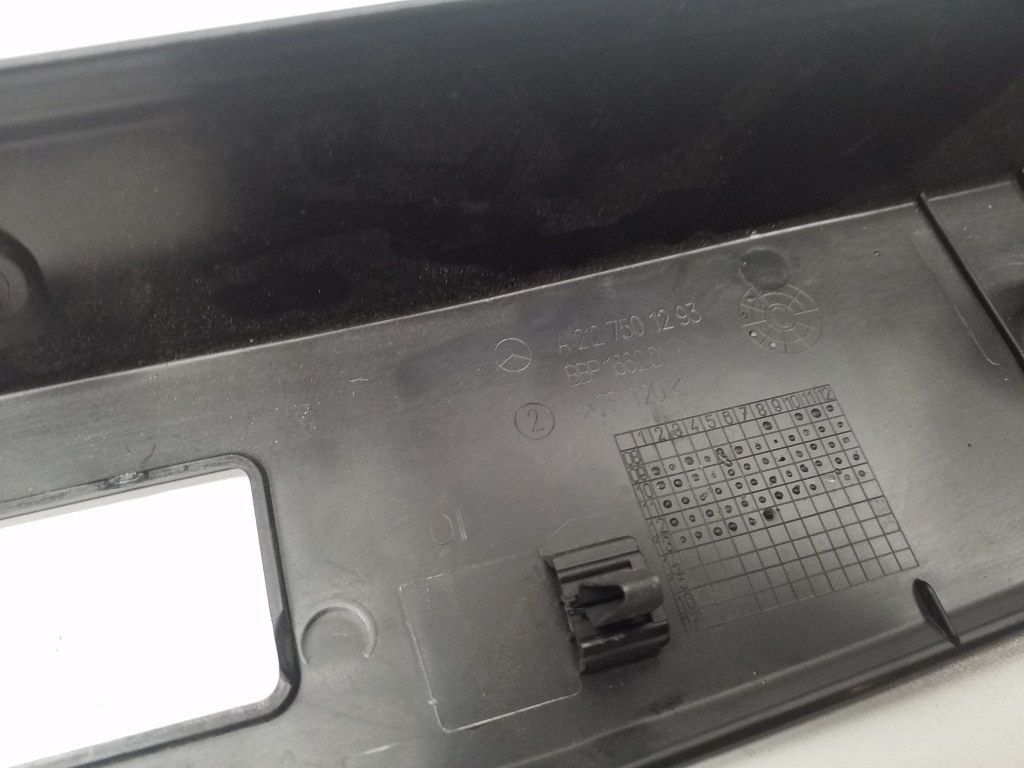 Used Mercedes Benz E-Class Other detail of the boot lid punch A2127501293