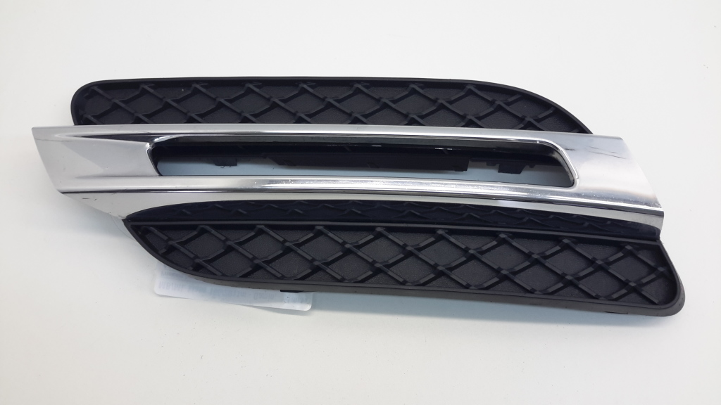 Used Mercedes Benz ML-Class Front bumper fog lamp cover A1668842122