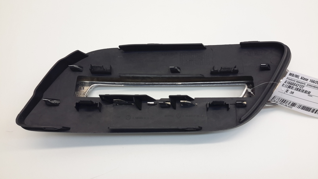 Used Mercedes Benz ML-Class Front bumper fog lamp cover A1668842122