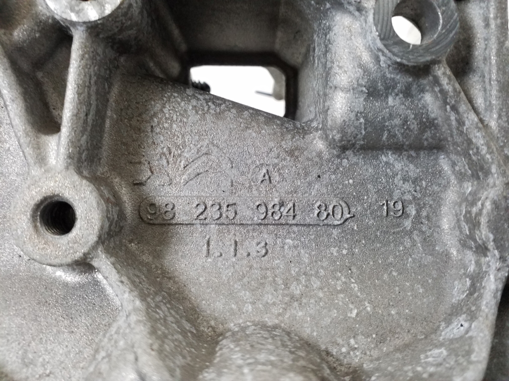 Used Opel Combo Conditioner compressor holder 9823598480