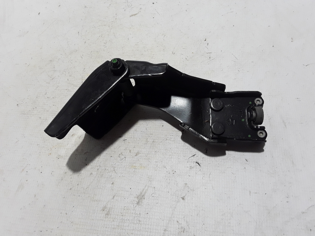 Used Chrysler Pacifica Sliding door bracket 68185994AA