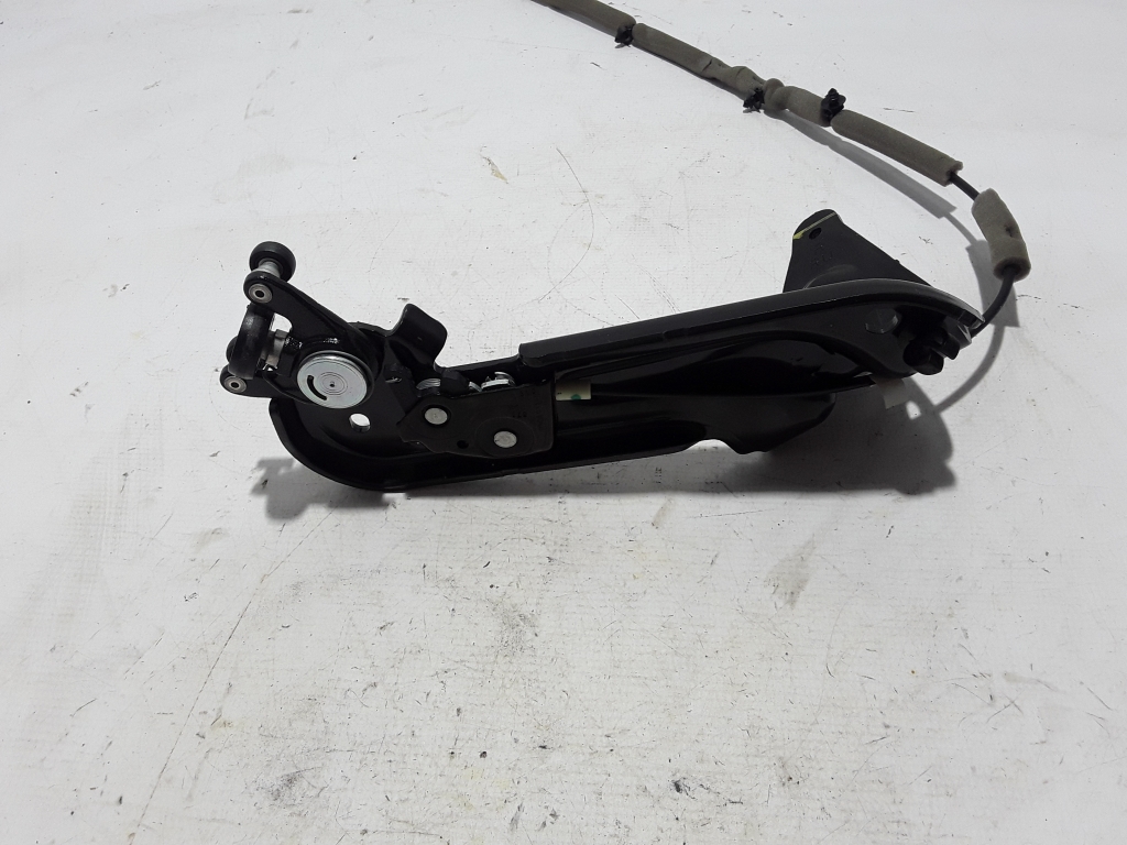 Used Chrysler Pacifica Sliding door bracket 68185996AD