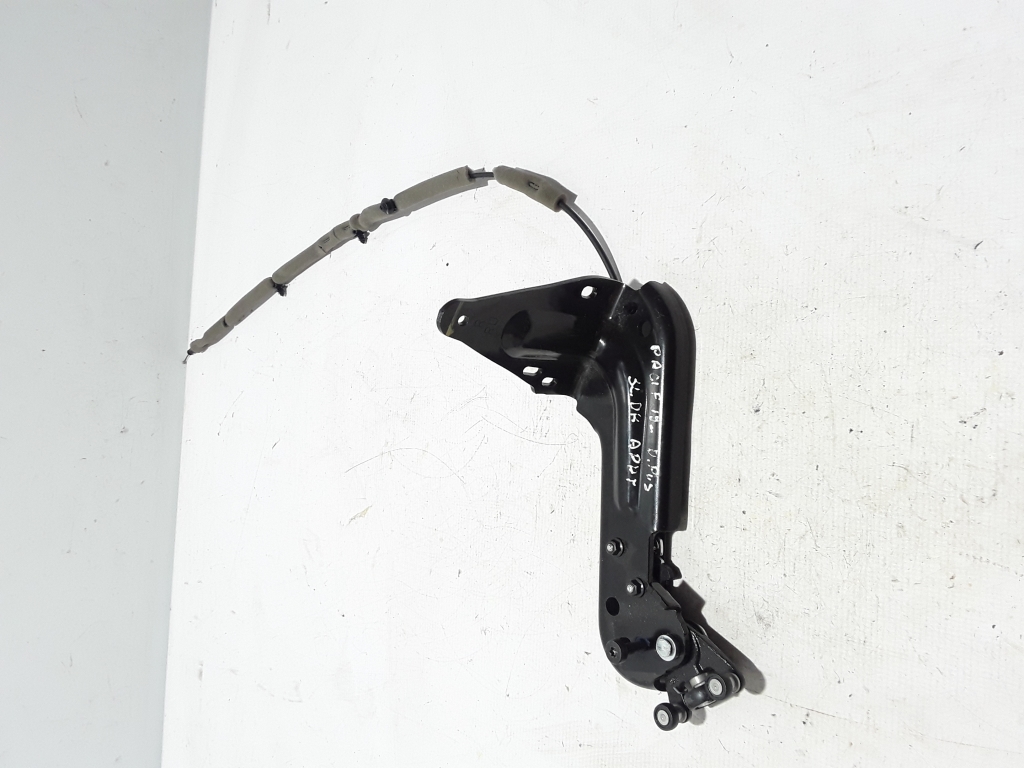 Used Chrysler Pacifica Sliding door bracket 68185996AD