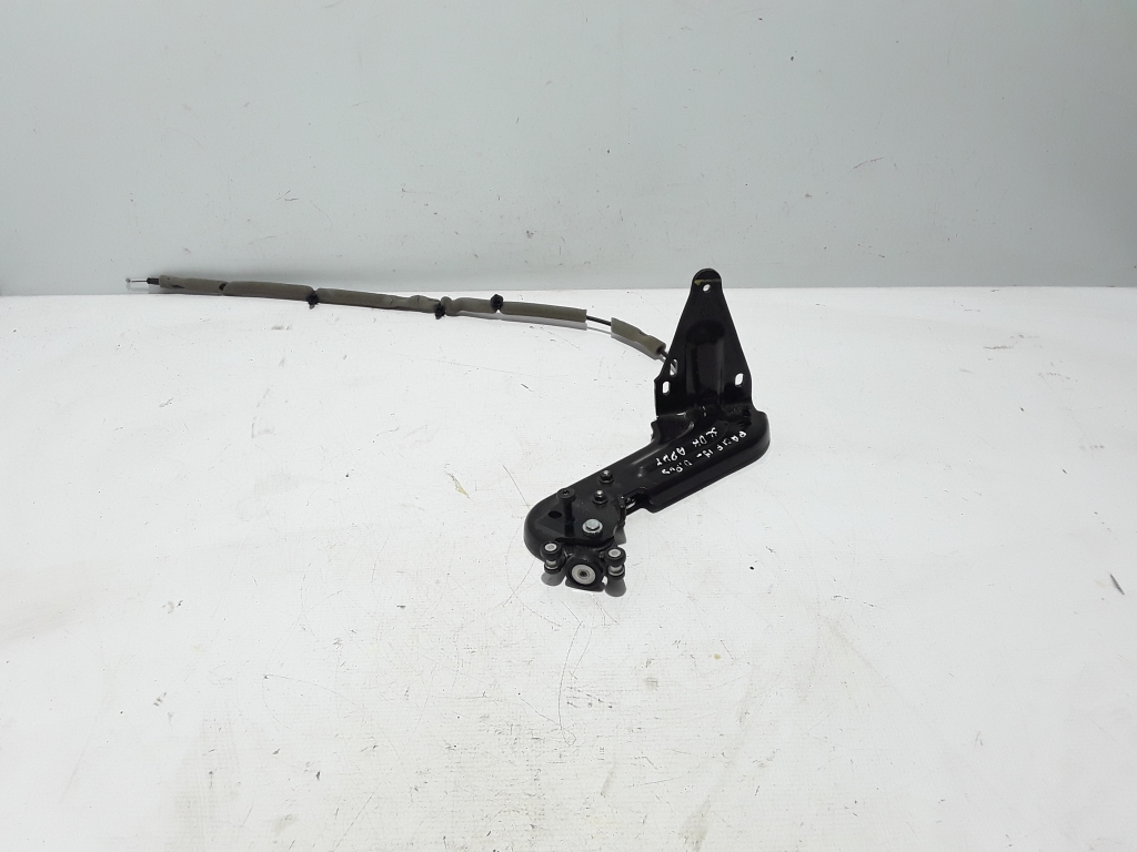 Used Chrysler Pacifica Sliding door bracket 68185996AD