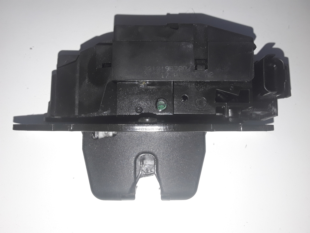 Used Peugeot 3008 Trunk lid lock 9816195380