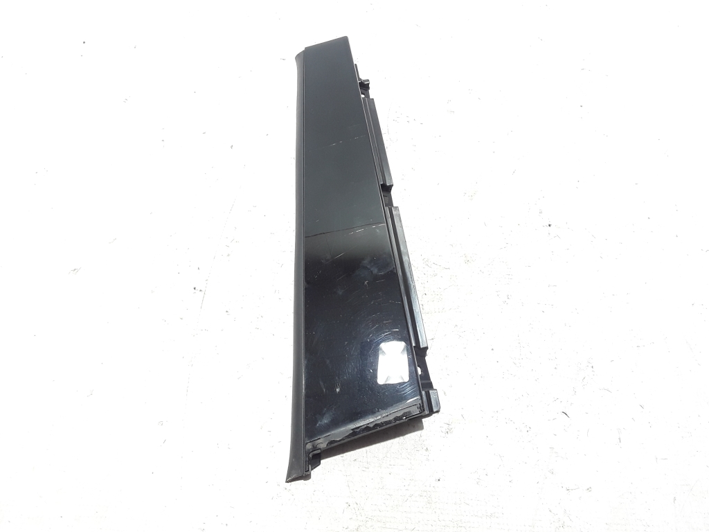 Used VOLVO XC60 Rear side door strip to glass outer 32216800
