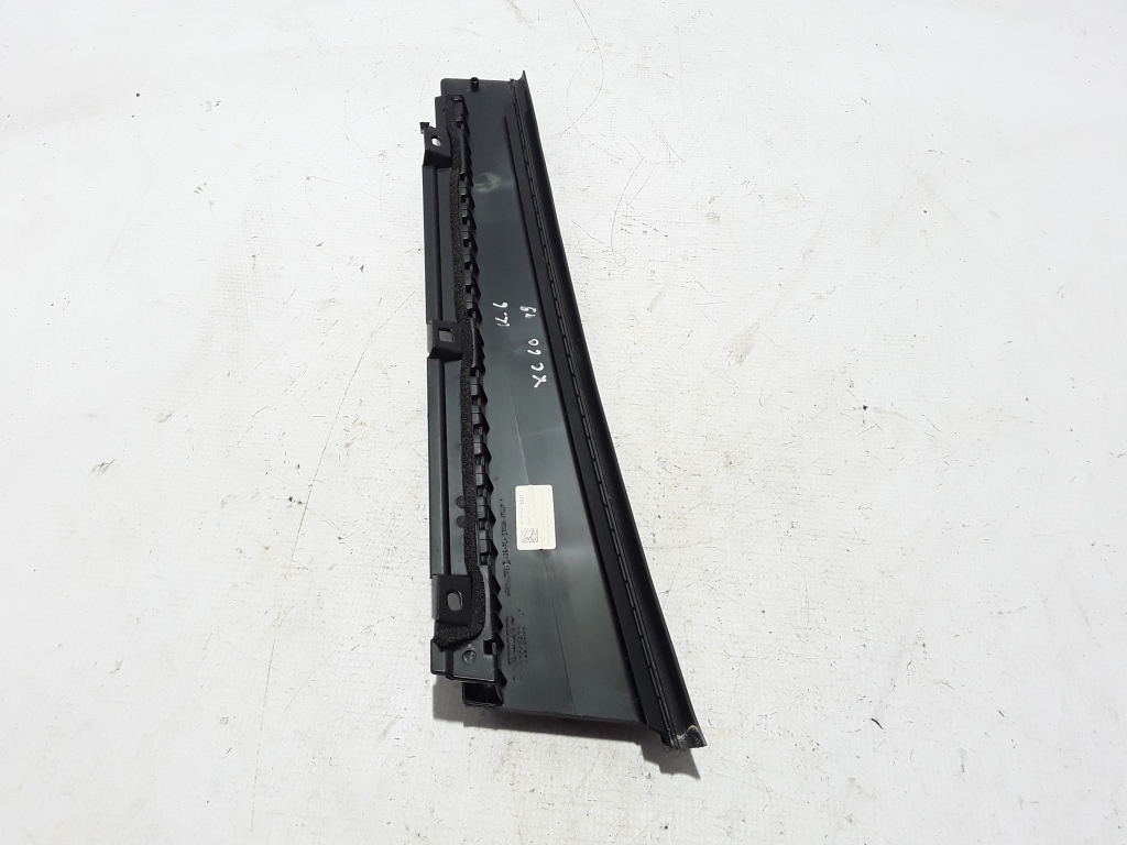 Used VOLVO XC60 Rear side door strip to glass outer 32216800