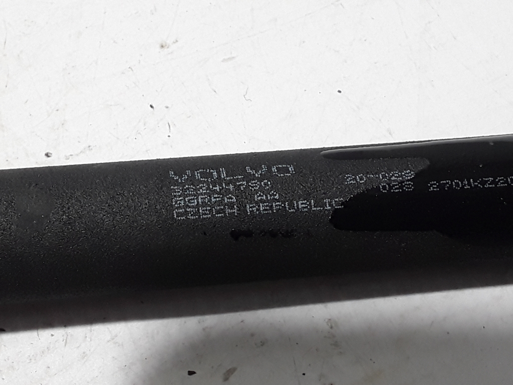 Used VOLVO XC60 Another detail under the hood 32244780