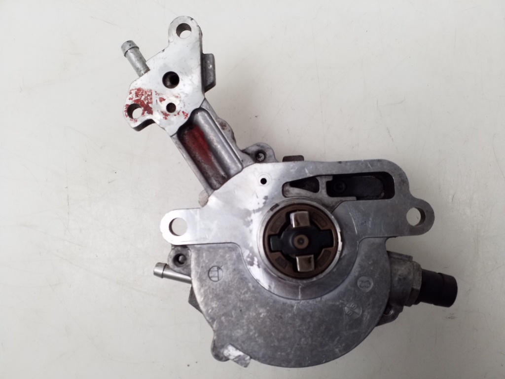 Naudotas AUDI A6 Vakumo siurblys 038145209M