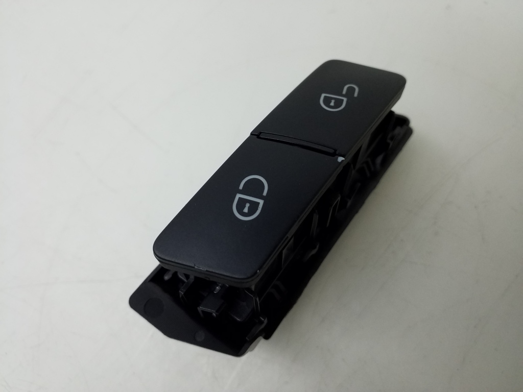 Used Mercedes Benz C-Class Door lock unlock switch A2047271288